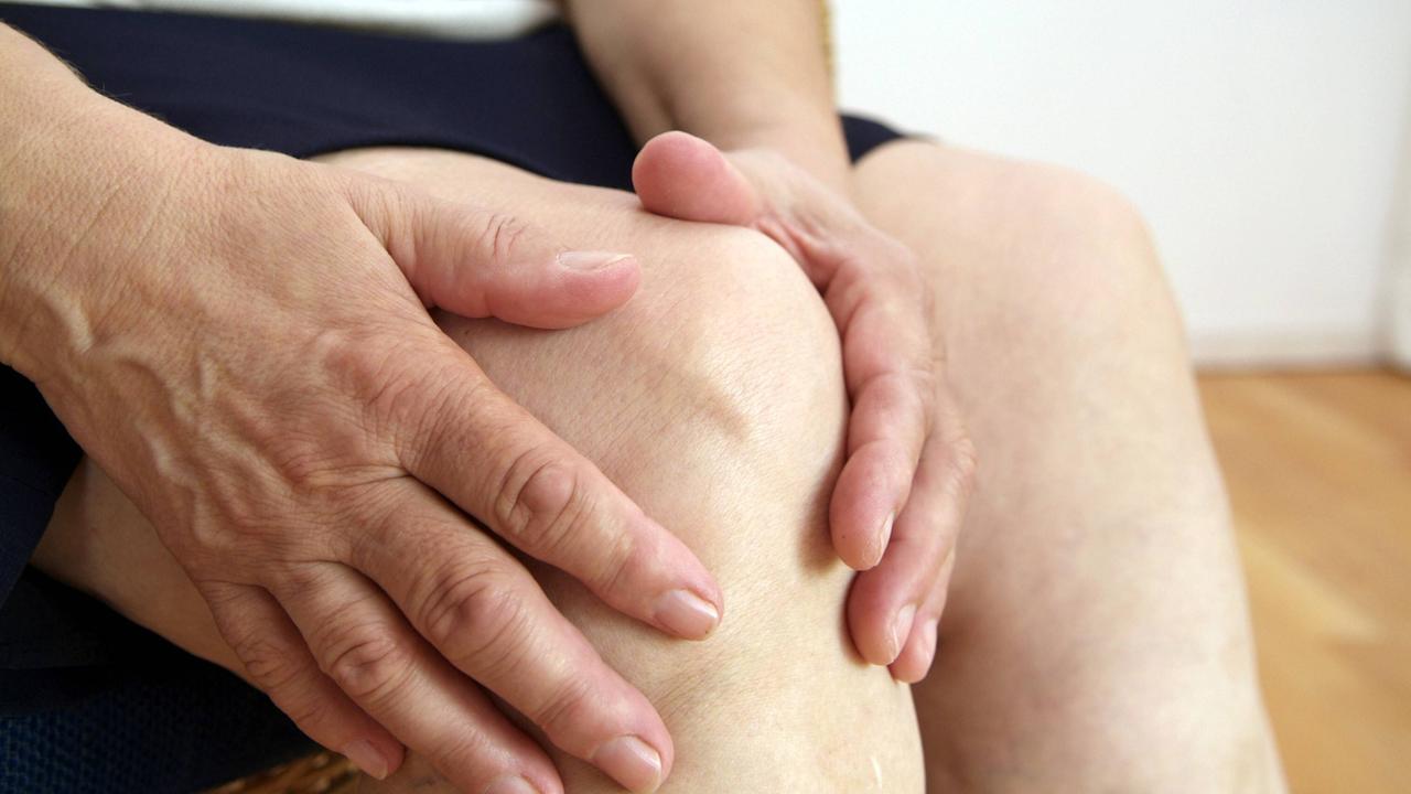 Arthrose im Knie: Welche Art der Behandlung hilft wirklich? - ZDFheute