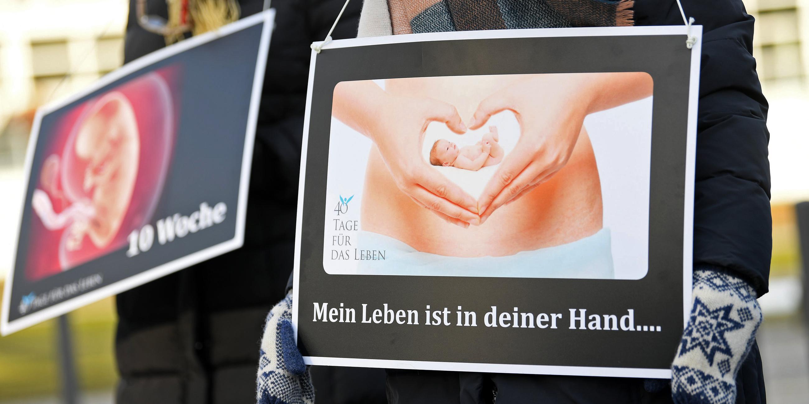 Legalisierung empfohlen: Heftige Debatte um Abtreibung - ZDFheute