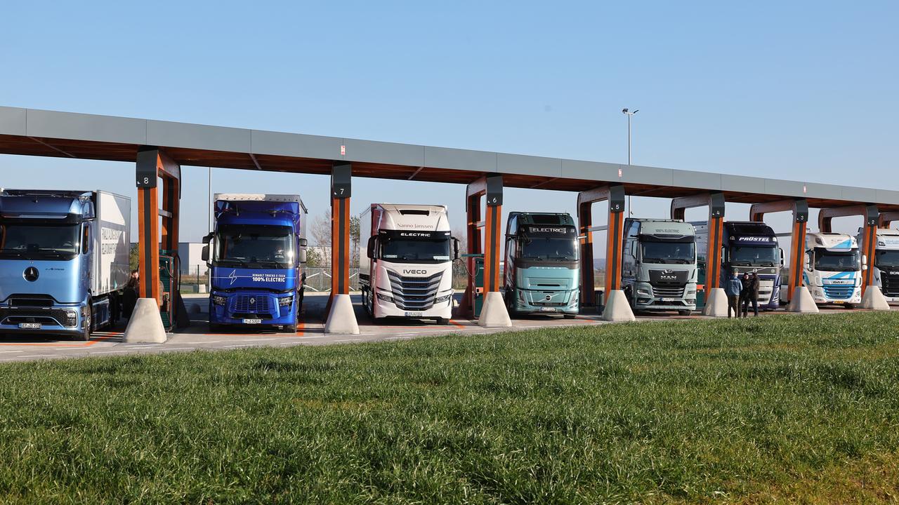 E-Lkw: Erster Ladepark in Thüringen eröffnet - ZDFheute