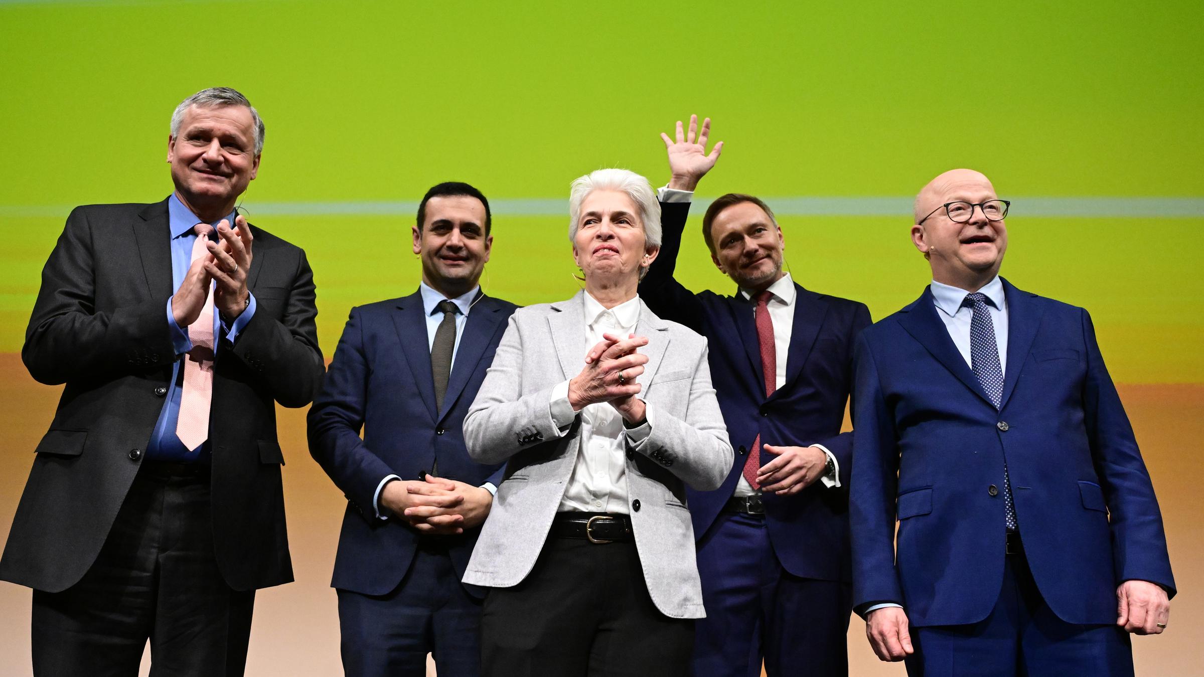 Strack-Zimmermann: Europa nicht genug auf Trump vorbereitet - ZDFheute