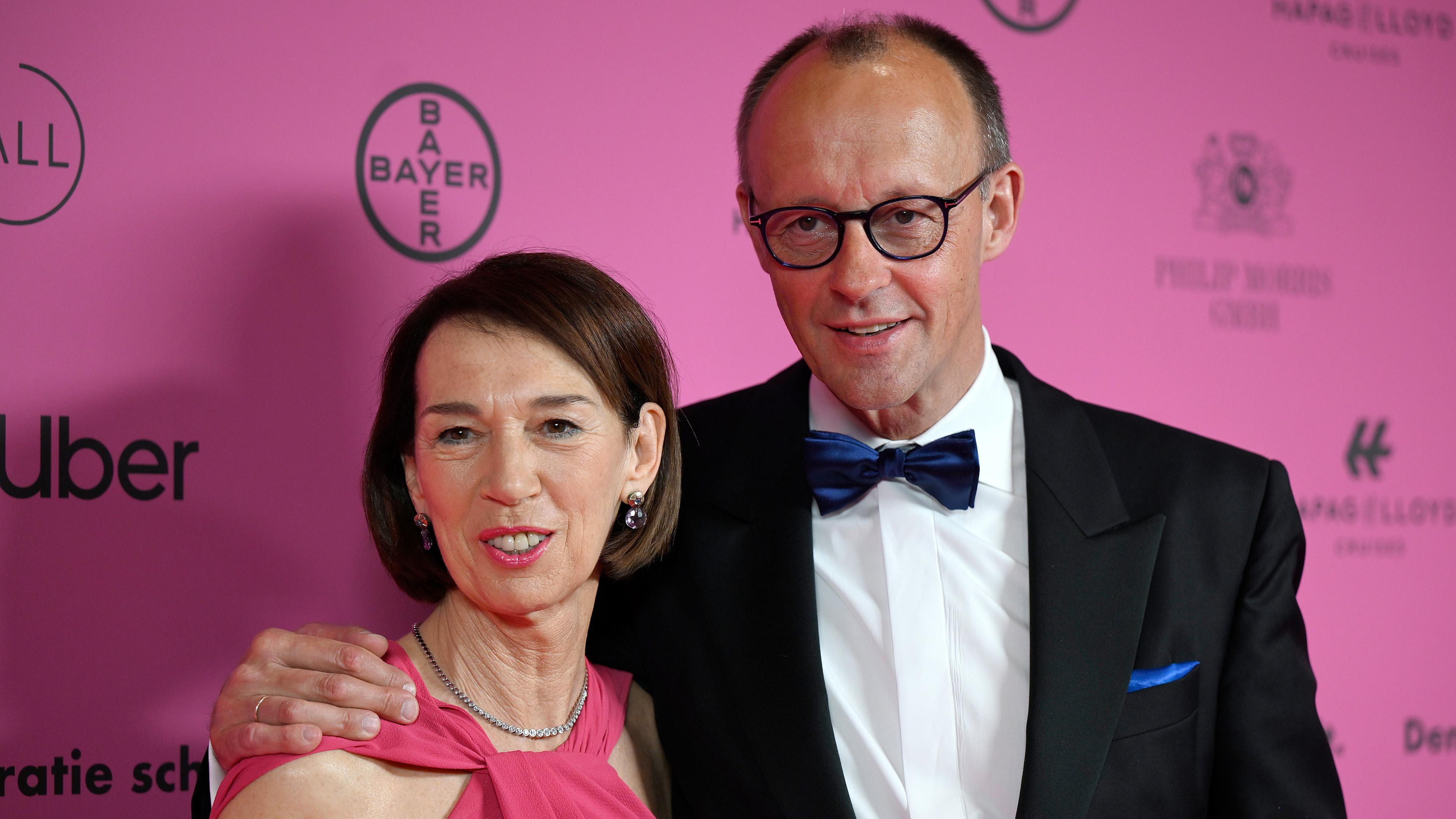 Charlotte Merz: Kanzlergattin weiter Richterin im Sauerland - ZDFheute