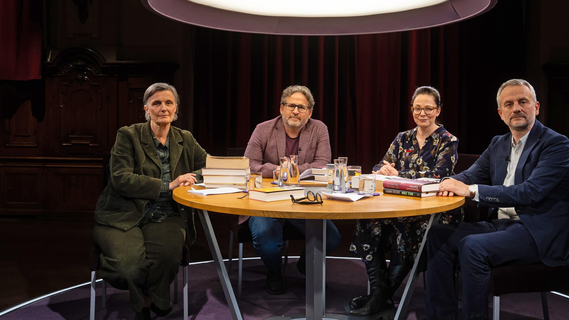 Iris Radisch: Zeichen Und Wunder Textsorte – HJJPNS