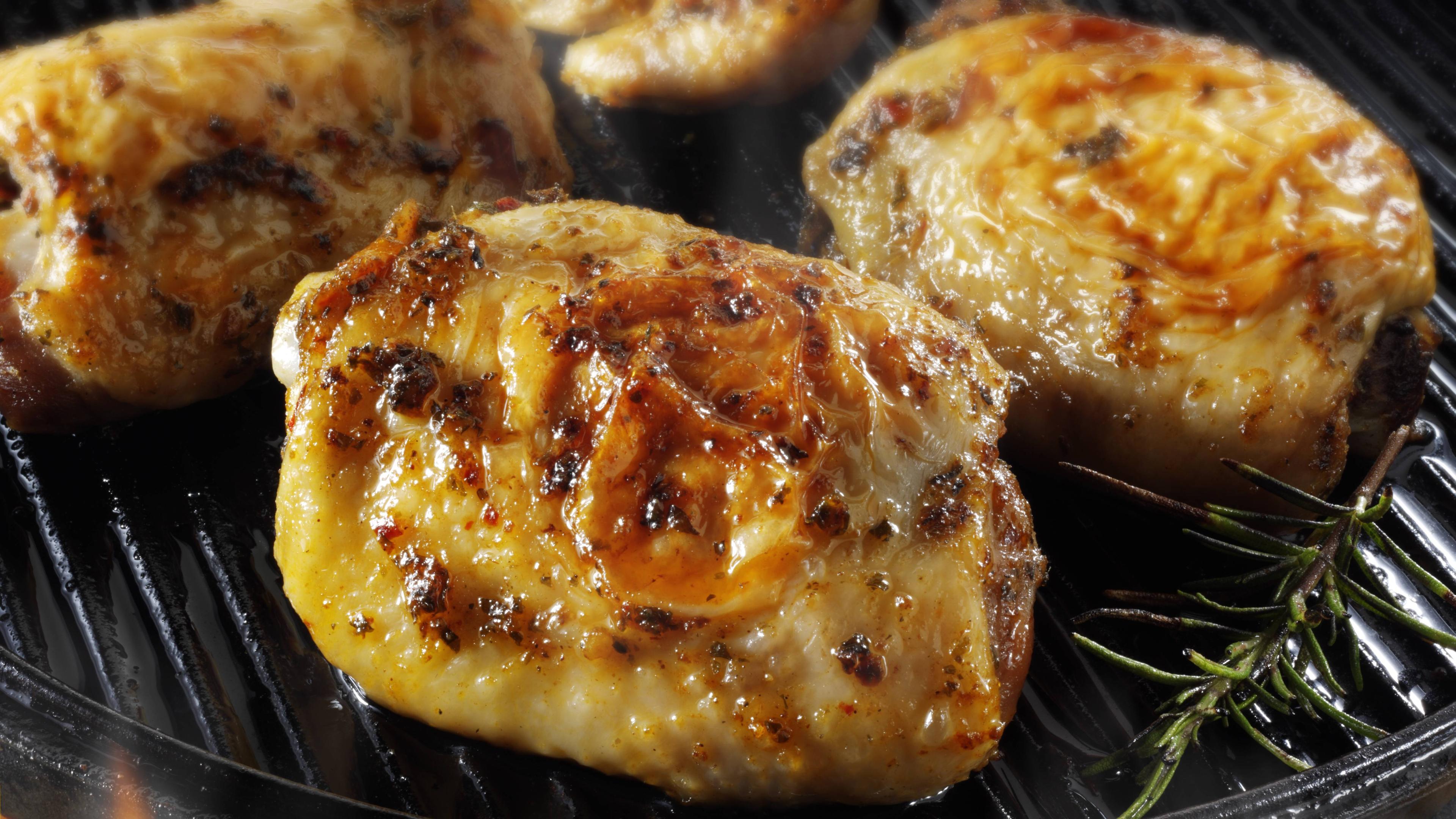 Hahnchenschenkel Knusprig Grillen Gasgrill