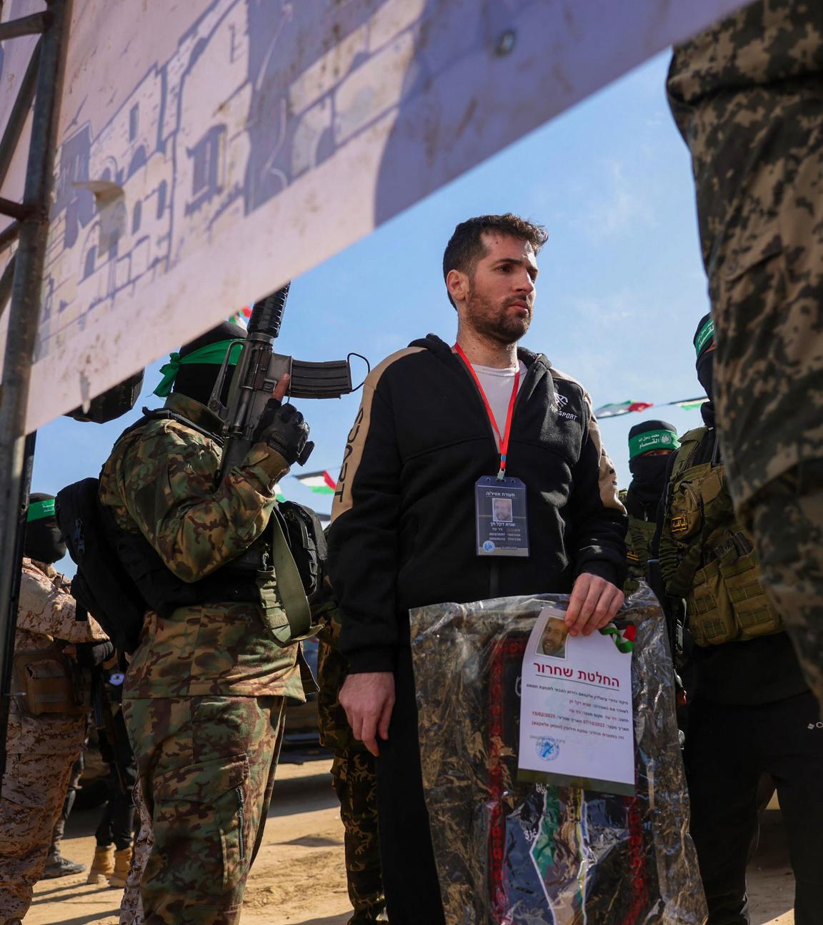 Freude in Israel: Hamas lässt drei israelische Geiseln frei - ZDFheute