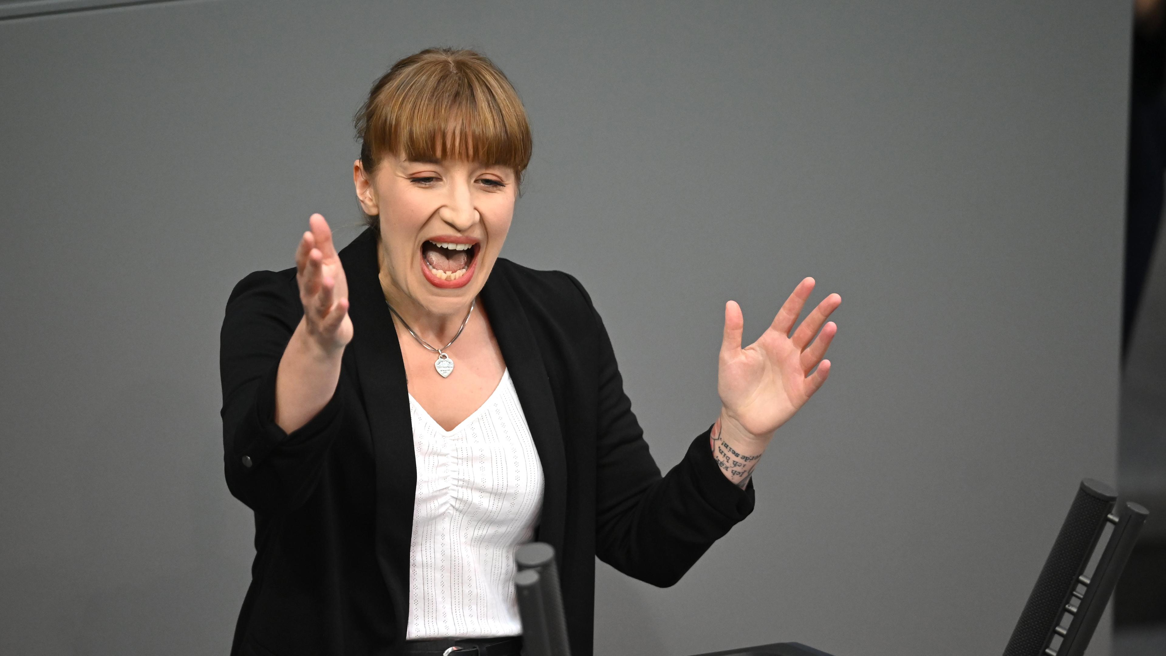 Scholz attackiert Merz im Bundestag: "Sie können es nicht" - ZDFheute