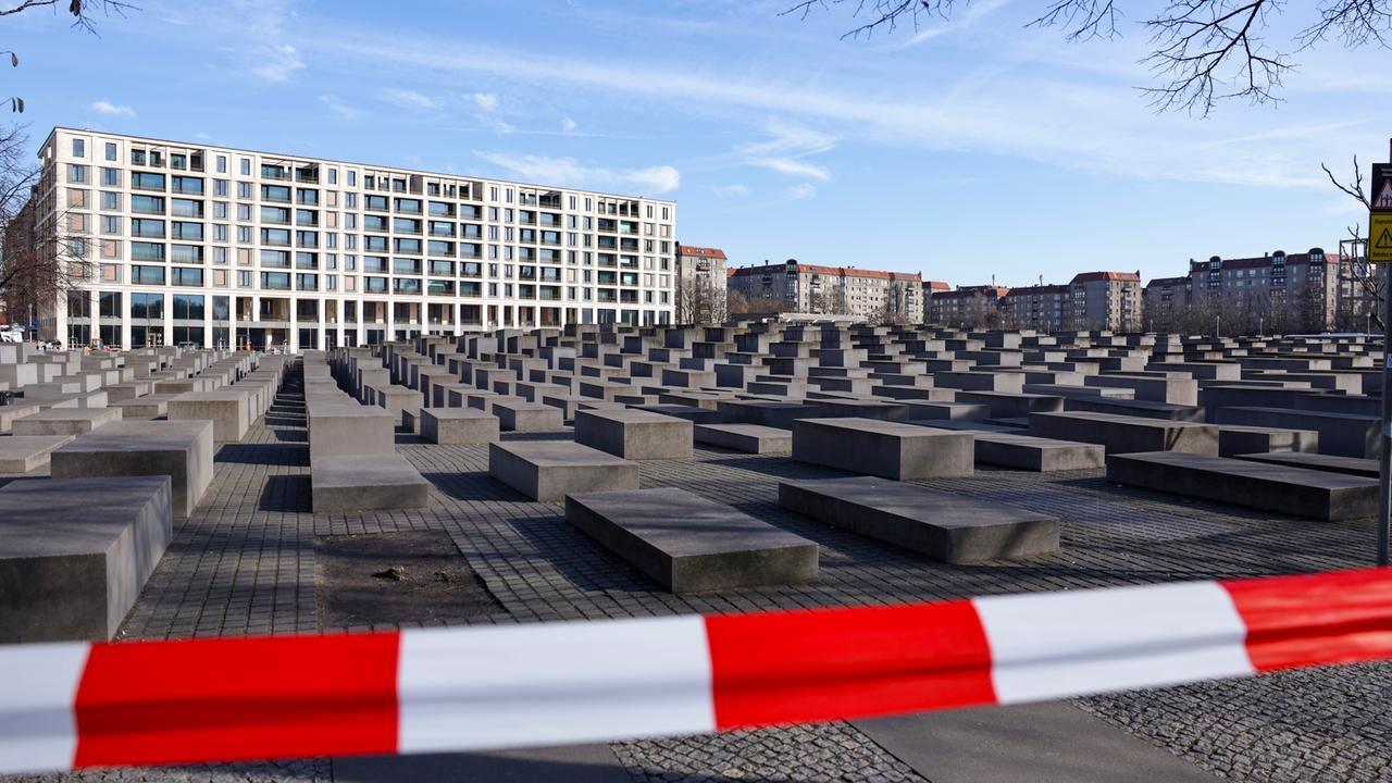 Berlin: Attacke an Holocaust-Denkmal antisemitisch motiviert - ZDFheute