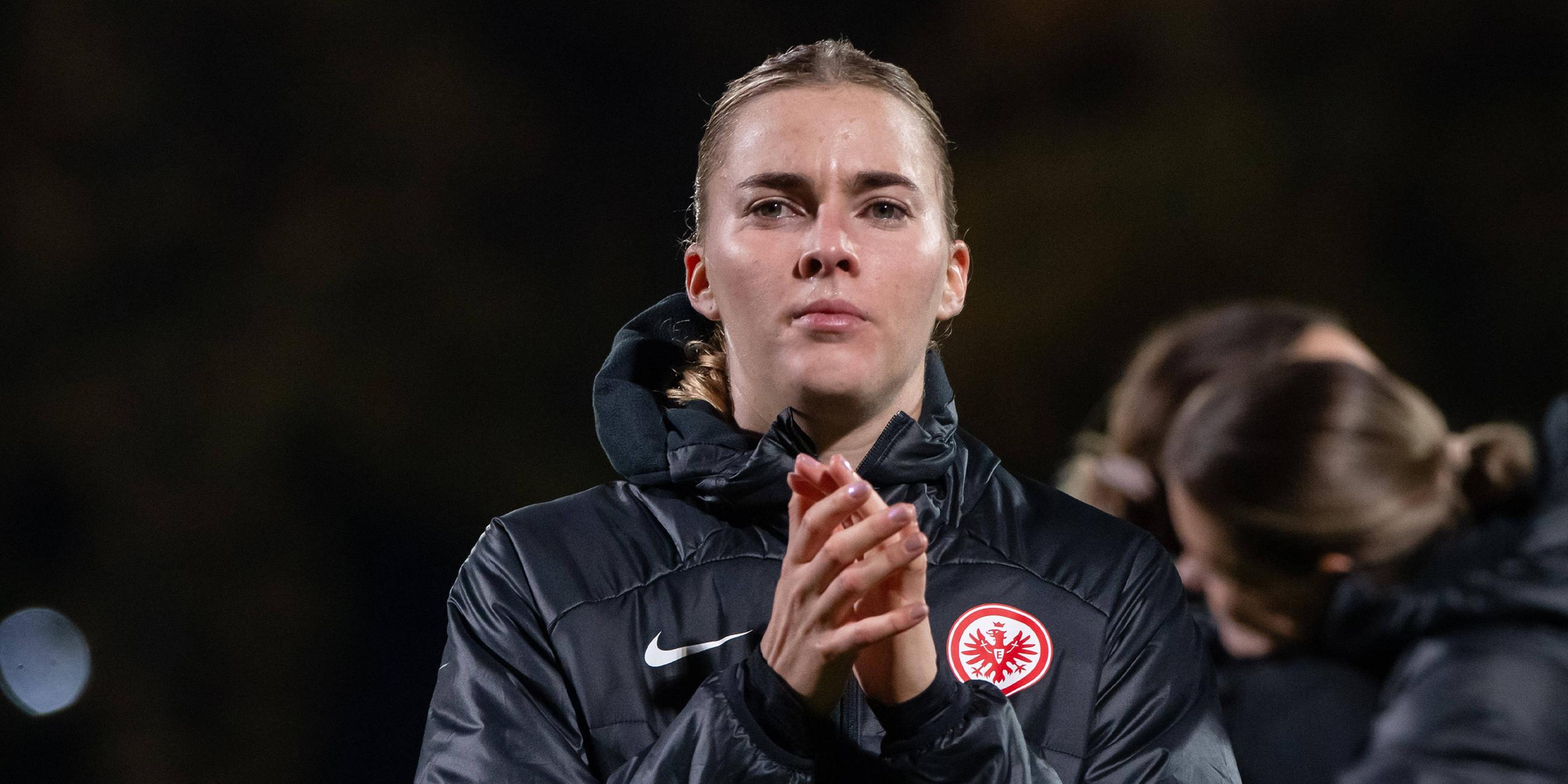 Champions League: Laura Freigang zwischen zwei Welten - ZDFheute