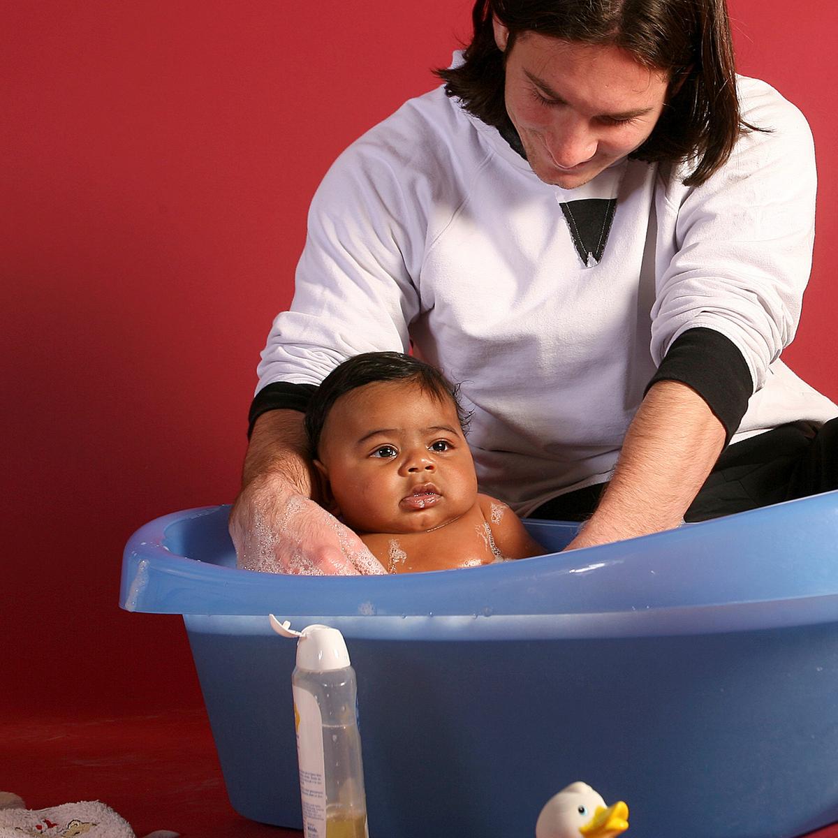 Lionel Messi Als Baby Lionel Messi Gebadet Lamine Yamal Als Baby