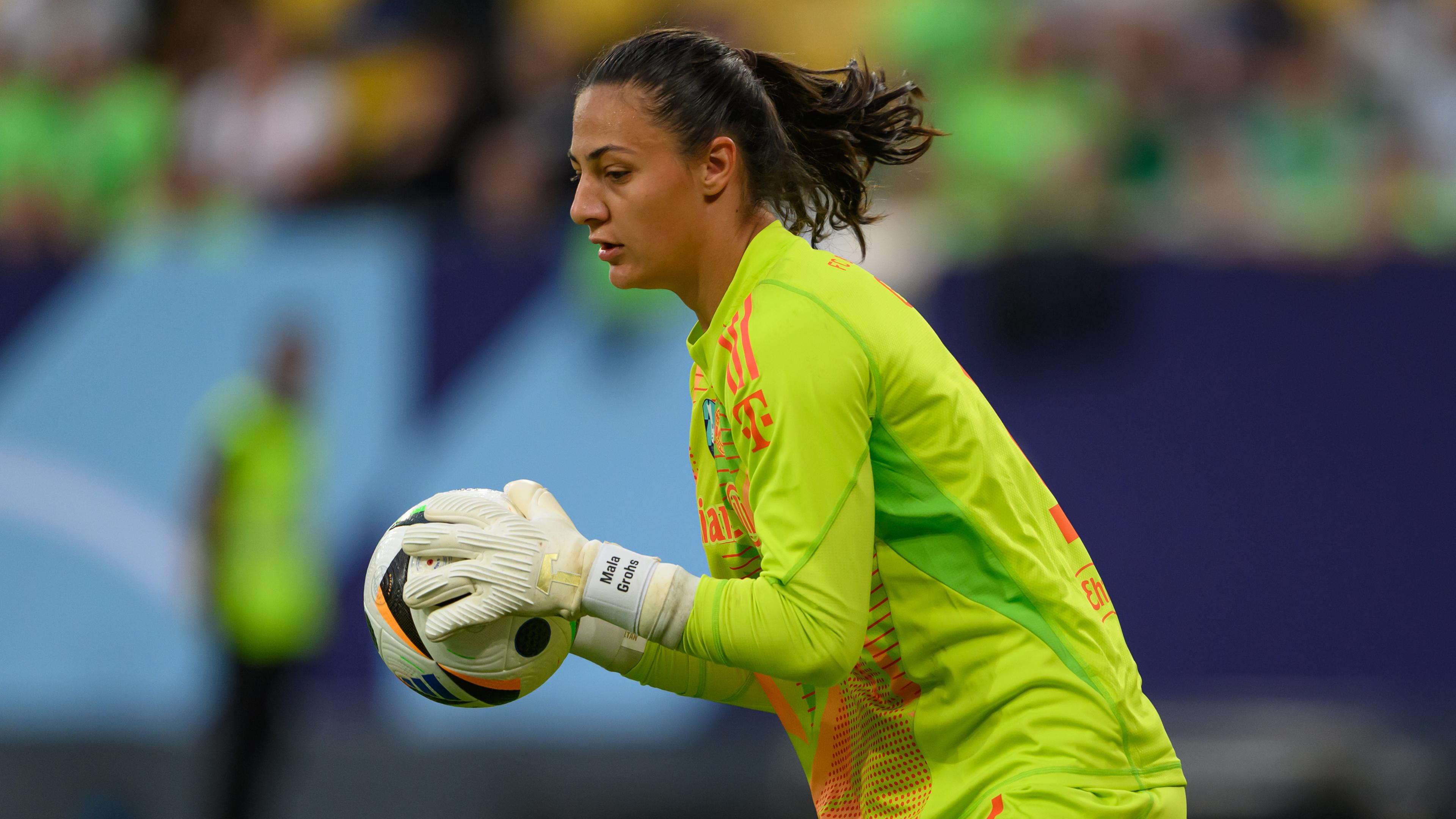 Tumor-Diagnose: Bayern-Torhüterin Grohs will Krebs besiegen - ZDFheute