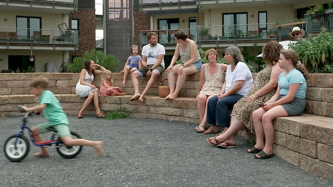 Leben im Mehrgenerationenhaus: Nachbarschaft neu gedacht - ZDFheute