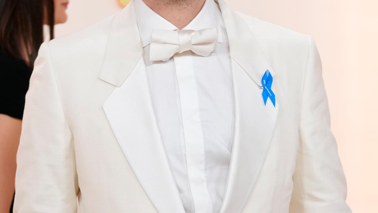 Blaue Schleifen: So setzen Stars wie Cate Blanchett ein wichtiges ...