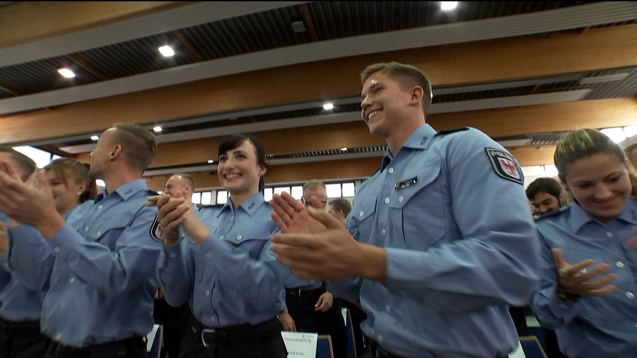 Brandenburg braucht Polizisten - ZDFheute
