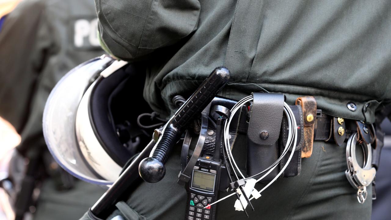 Bessere Ausrüstung für Polizisten - ZDFheute