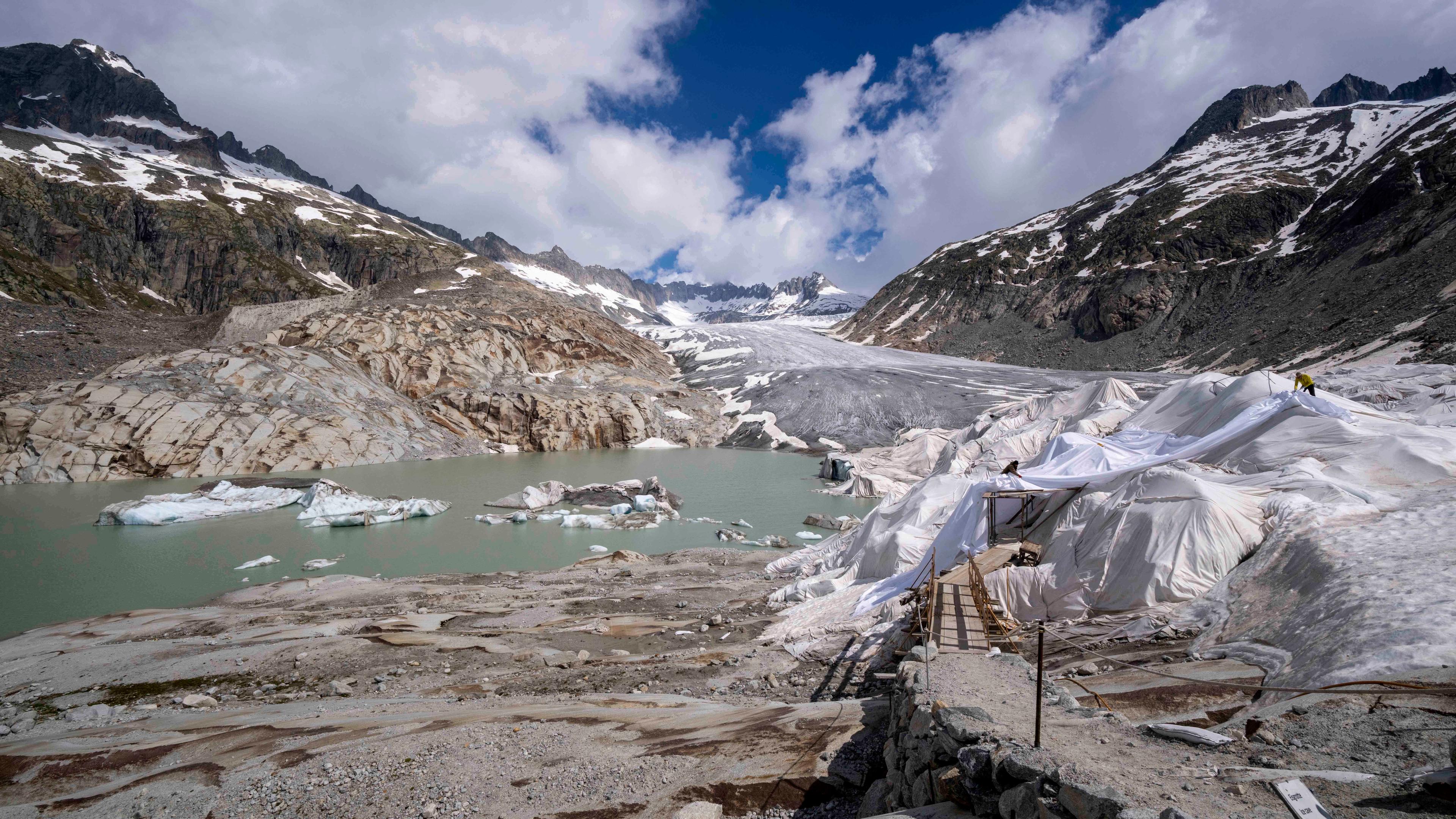Gletscher schmelzen kontinuierlich - bis 2035 alle weg - ZDFheute