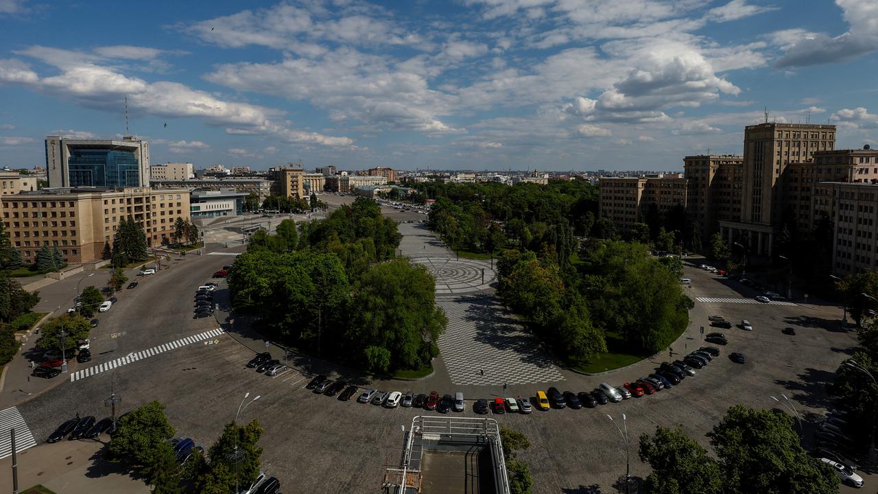 Ukraine im dritten Kriegsjahr: Wie der Alltag in Charkiw ist - ZDFheute