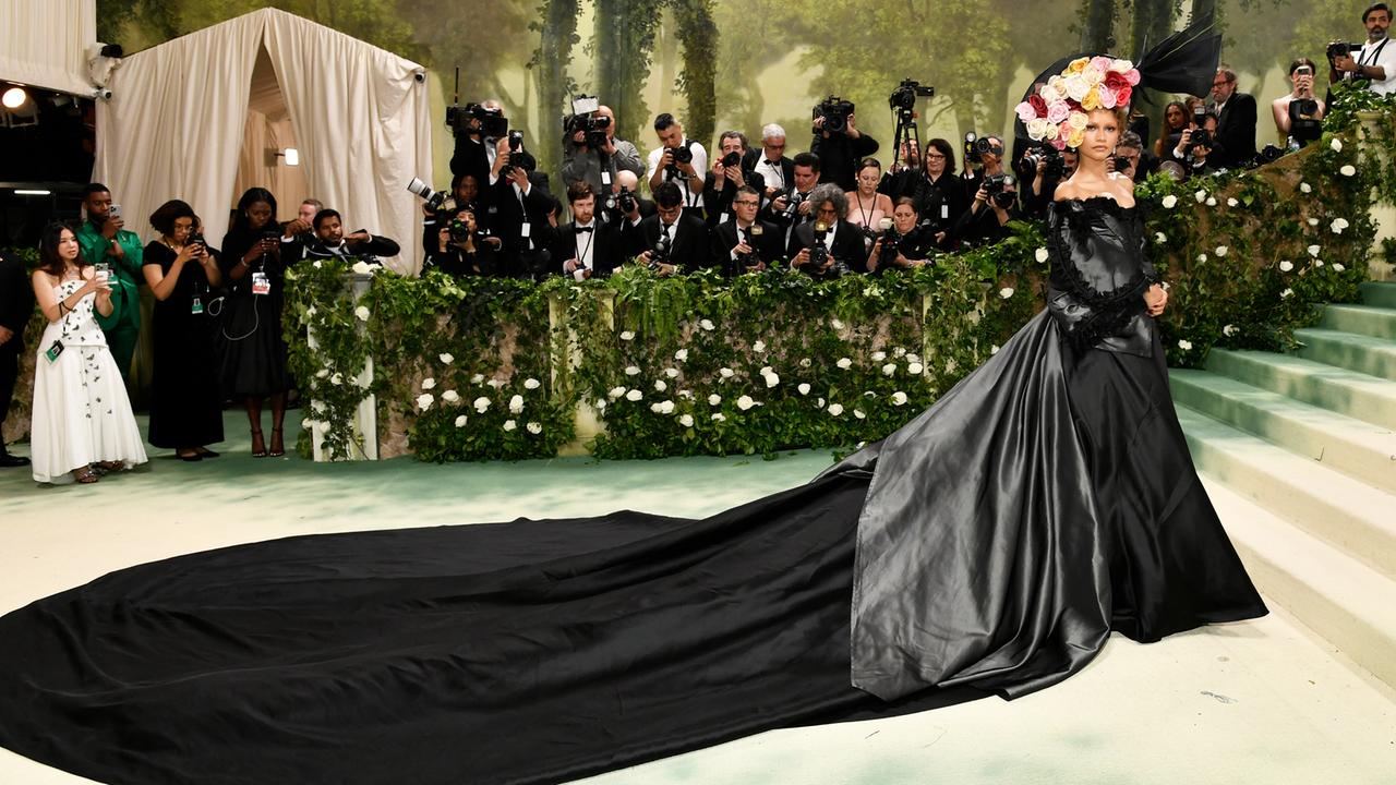 Miley Cyrus Met Gala 2024 Just Jared Tyla Literally Wears Sand In