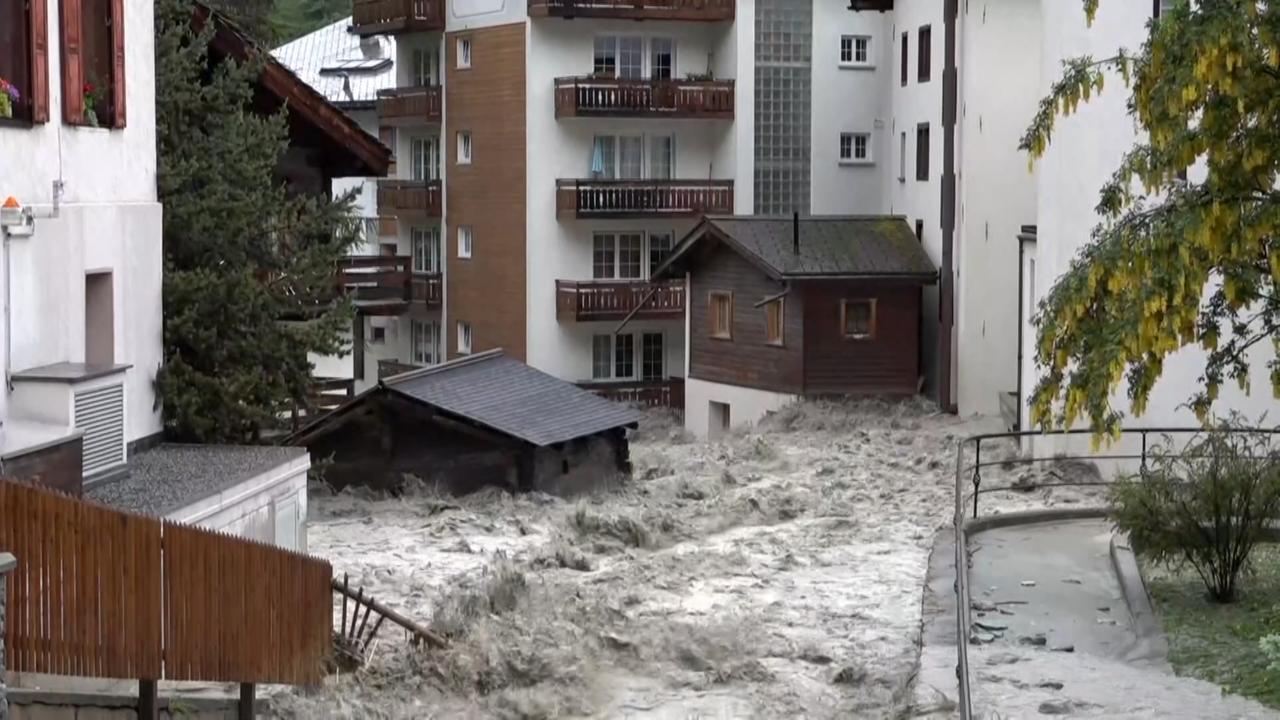 Schweiz: Mehr als 200 Menschen nach Unwetter evakuiert - ZDFheute